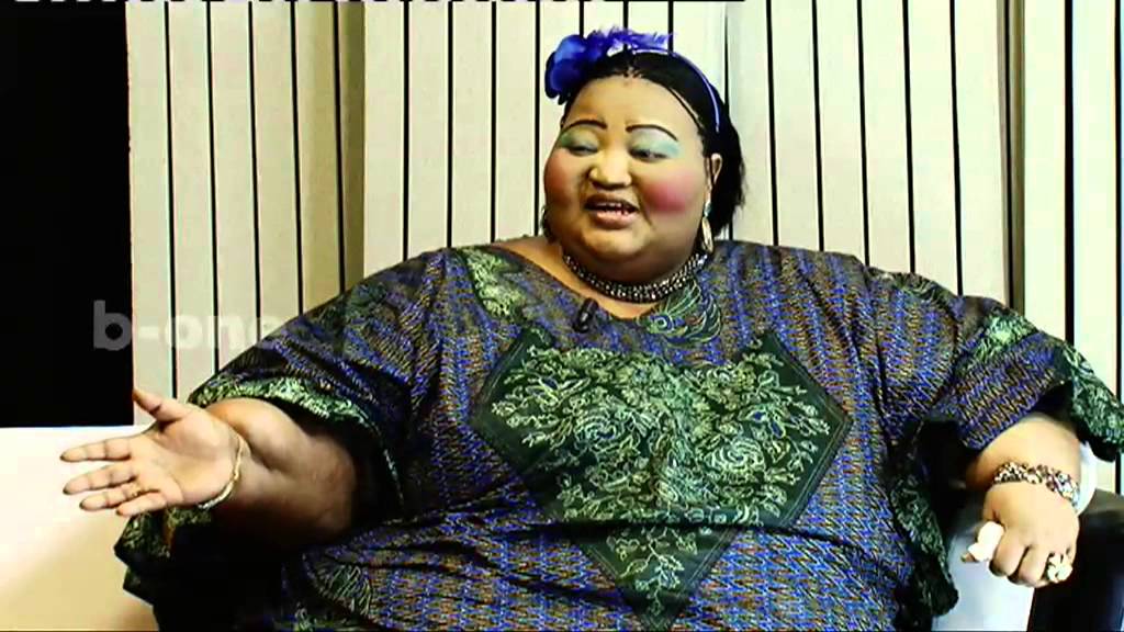 Femme avec la prophete Esther Kapinga - YouTube