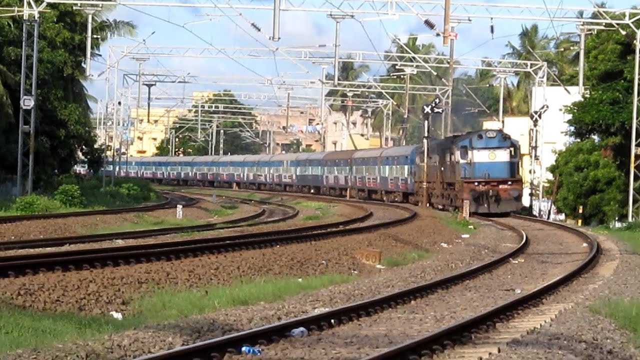 ERODE WDM3D TWINS CURVES WITH PALLAVAN SF EXPRESS:INDIAN RAILWAYS - YouTube