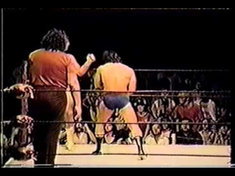 Ric Flair vs. Ricky Steamboat (Andre The Giant is referee) - YouTube