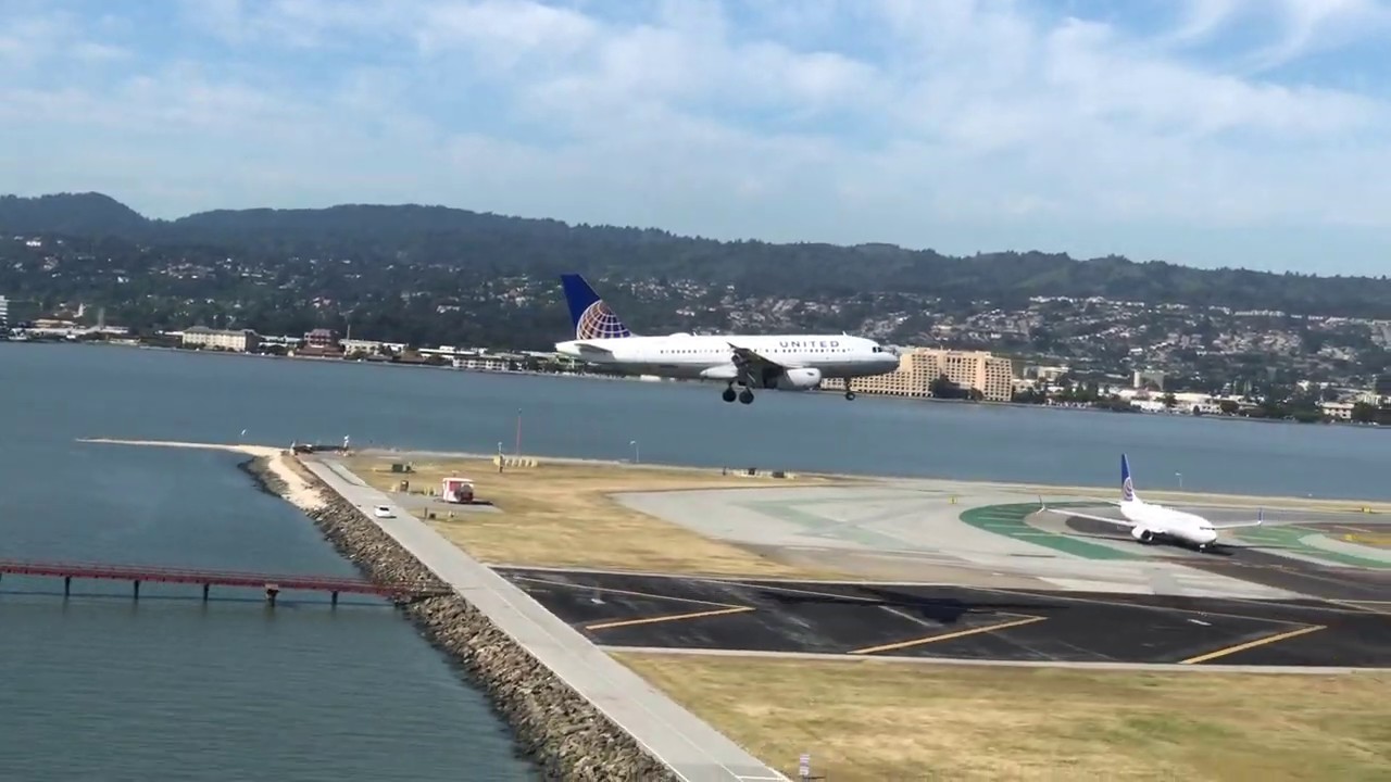 Incredible San Francisco Airport Parallel Landing - YouTube