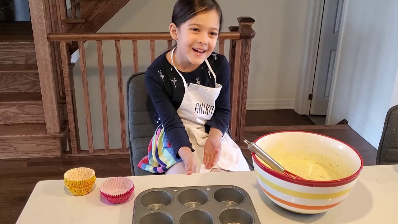 Baking with Anika cupcakes - YouTube