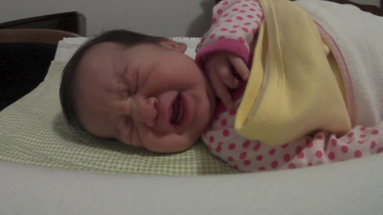 Budjenje male bebe bebice bebic 4K @BebaPlace #video - YouTube