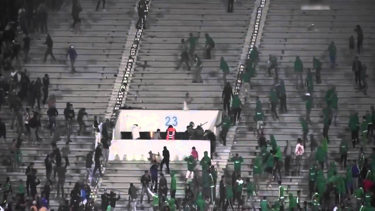 Big fight between ultras eagles and ultras green boys - YouTube