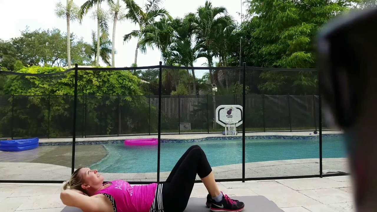 Day 14 of daily crunches by the pool #poolsidepushups #myfitnessjourney ...