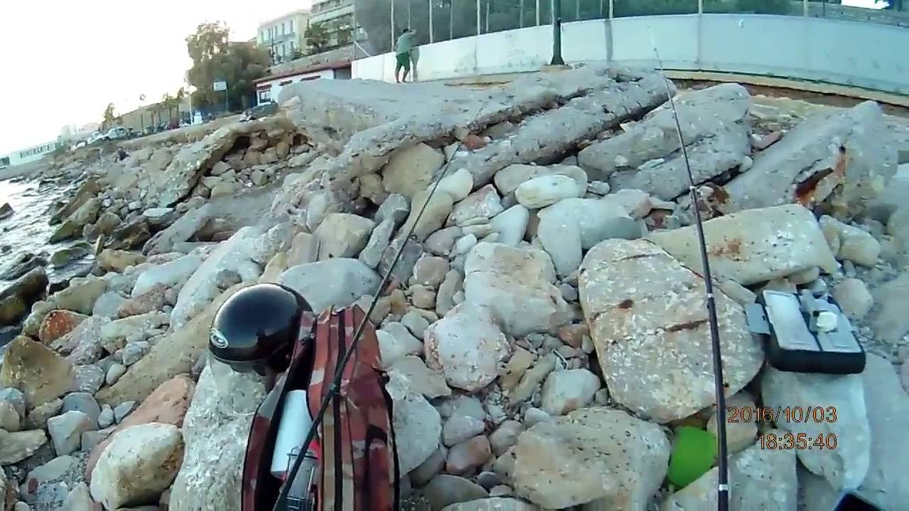 ψαρεμα με καλαμια απο την παραλια - YouTube