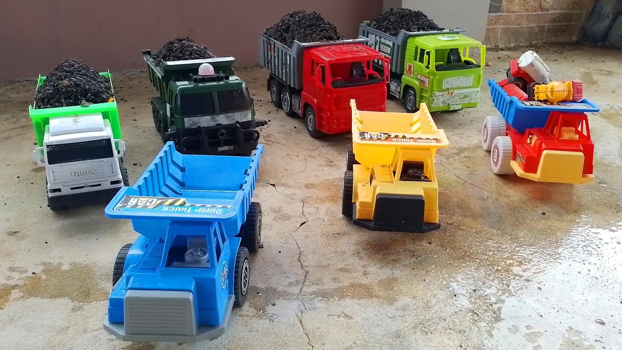 Mobil Truk Tronton Panjang Penuh Mainan Mobil Mobilan, Damkar, Loader ...