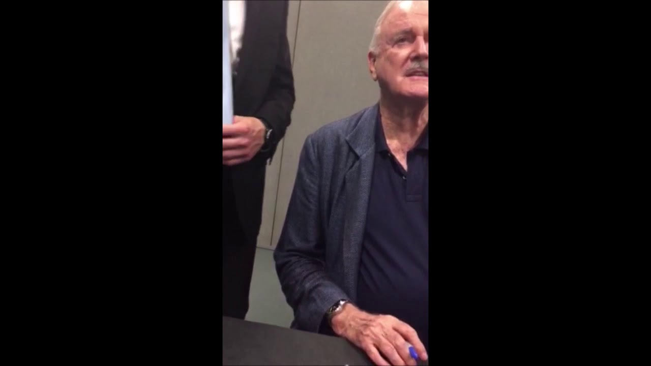 Meeting John Cleese at London Film & Comic Con 2017 - YouTube