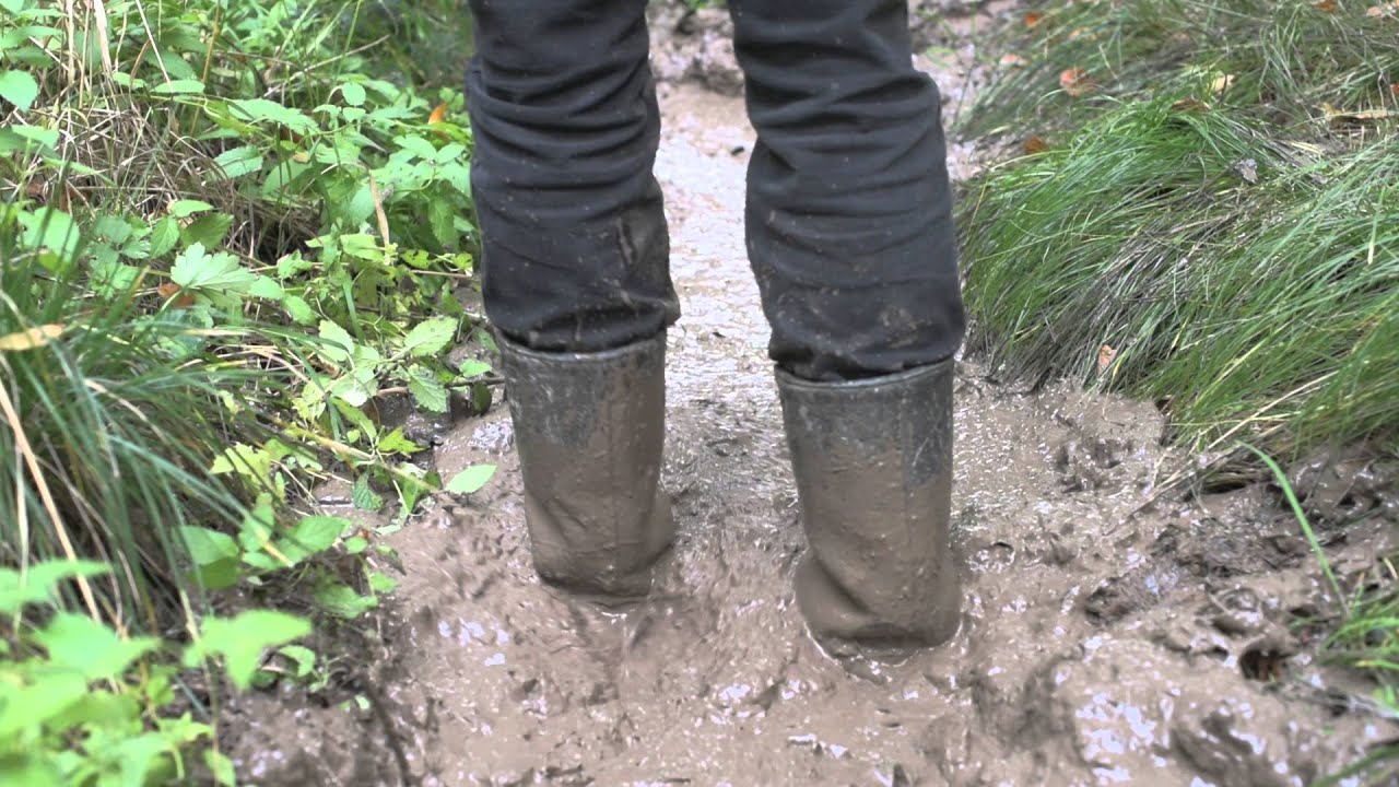 Black Boots splashing around in creamy mud (Pt. 1) - YouTube