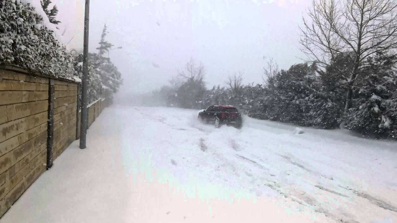 Mini Countryman JCW on snow (all season tires) - YouTube