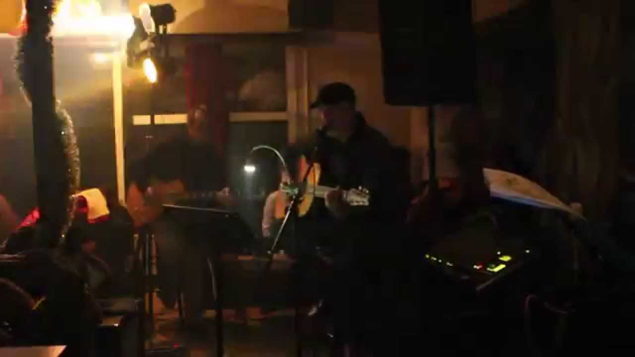 Trix (Veli Sahiti) - zeshkanja ime (live at Baron caffe ) 31.12.2014 ...