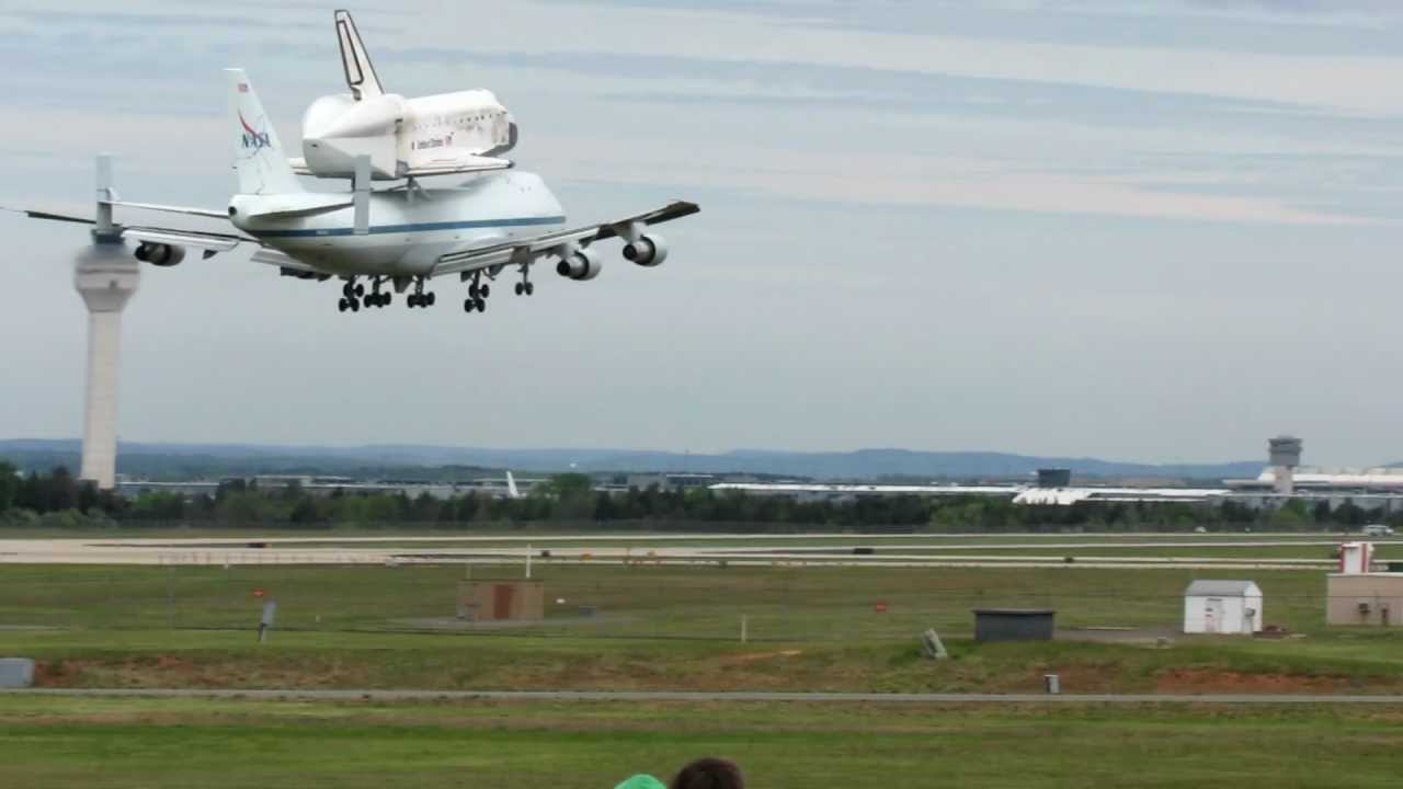 Space Shuttle Landing at Dulles Airport - YouTube