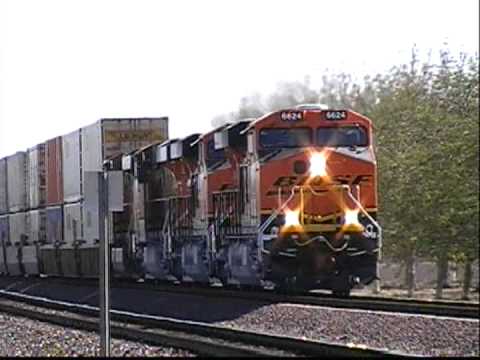 BNSF 6624, A New ES44C4, Leads A Westbound Z Through Hanford, 04/05/09 - YouTube