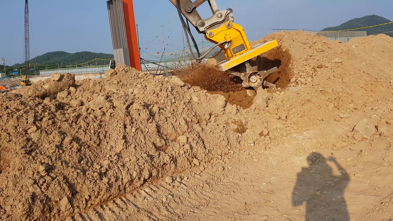 Soil stabilizer, soil mixer excavator drum mixer 토양믹서기 - YouTube