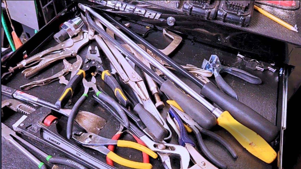 One way to organize a toolbox - YouTube