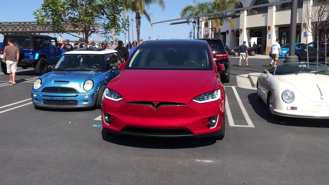 Tesla Model X Summons/Falcon Wing Doors - YouTube