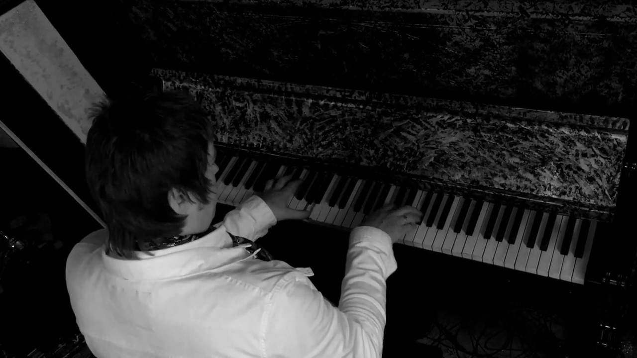 Voiceover for iTunes - Andy Bennett (Ocean Colour Scene) - YouTube