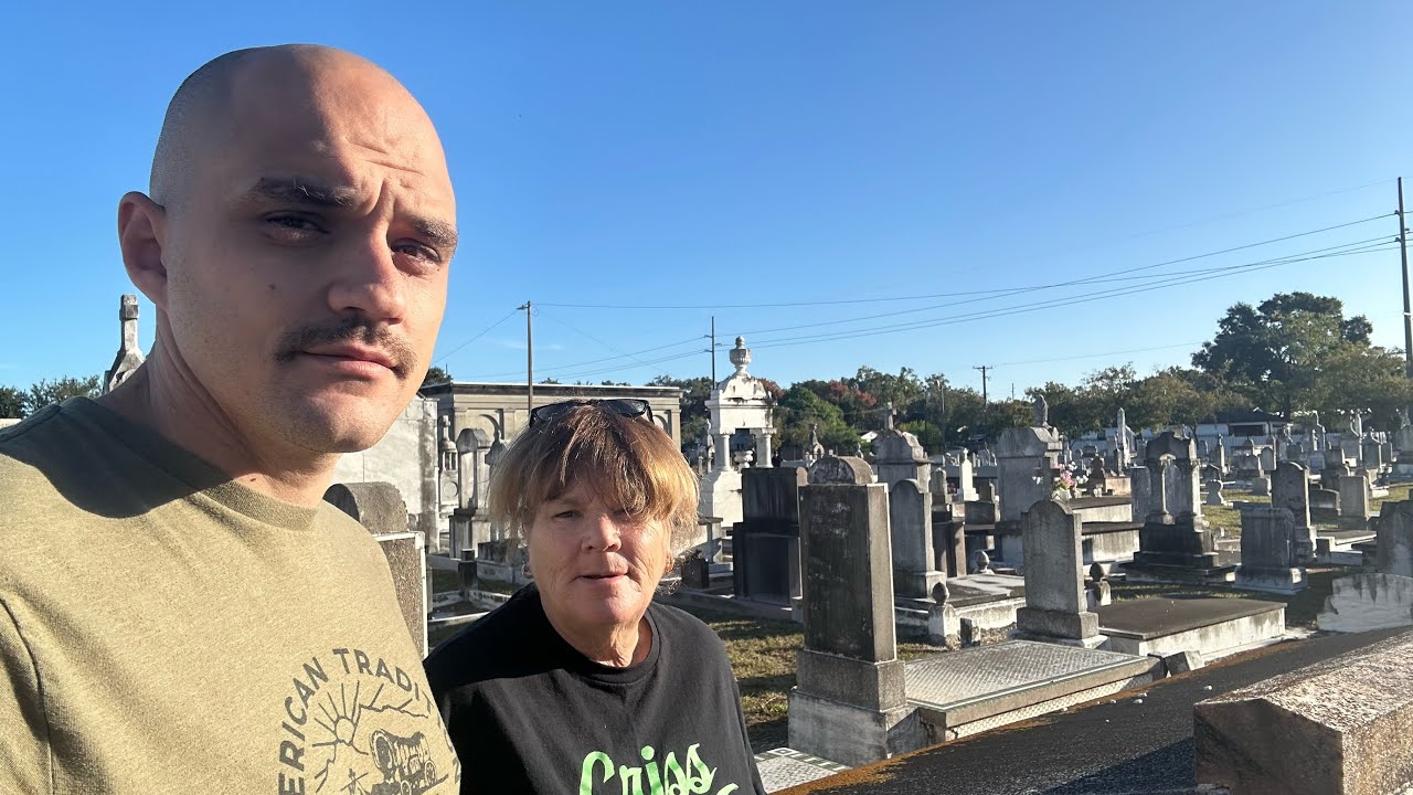 Italian picture graves at the Tampa Florida cemetery - YouTube