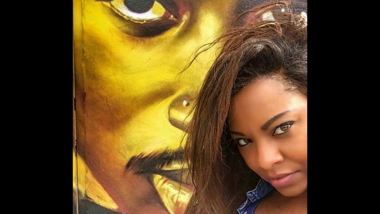 Karceno thoughts on Ayanna Jackson taking a photo in front of 2pac ...