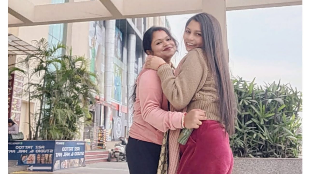 (Mera best friend)😘😘 Rudrapur ayi thi hair spa karane Big Bazaar 😘😘😘 ️ ...