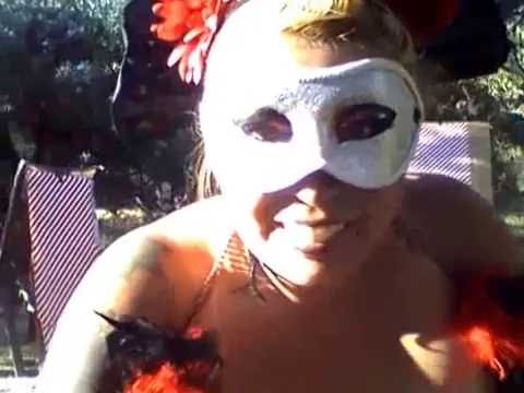 Burlesque Susie Qutie OneLove