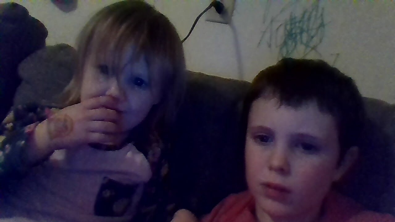 Kids smashing spiders!! so funny lol - YouTube