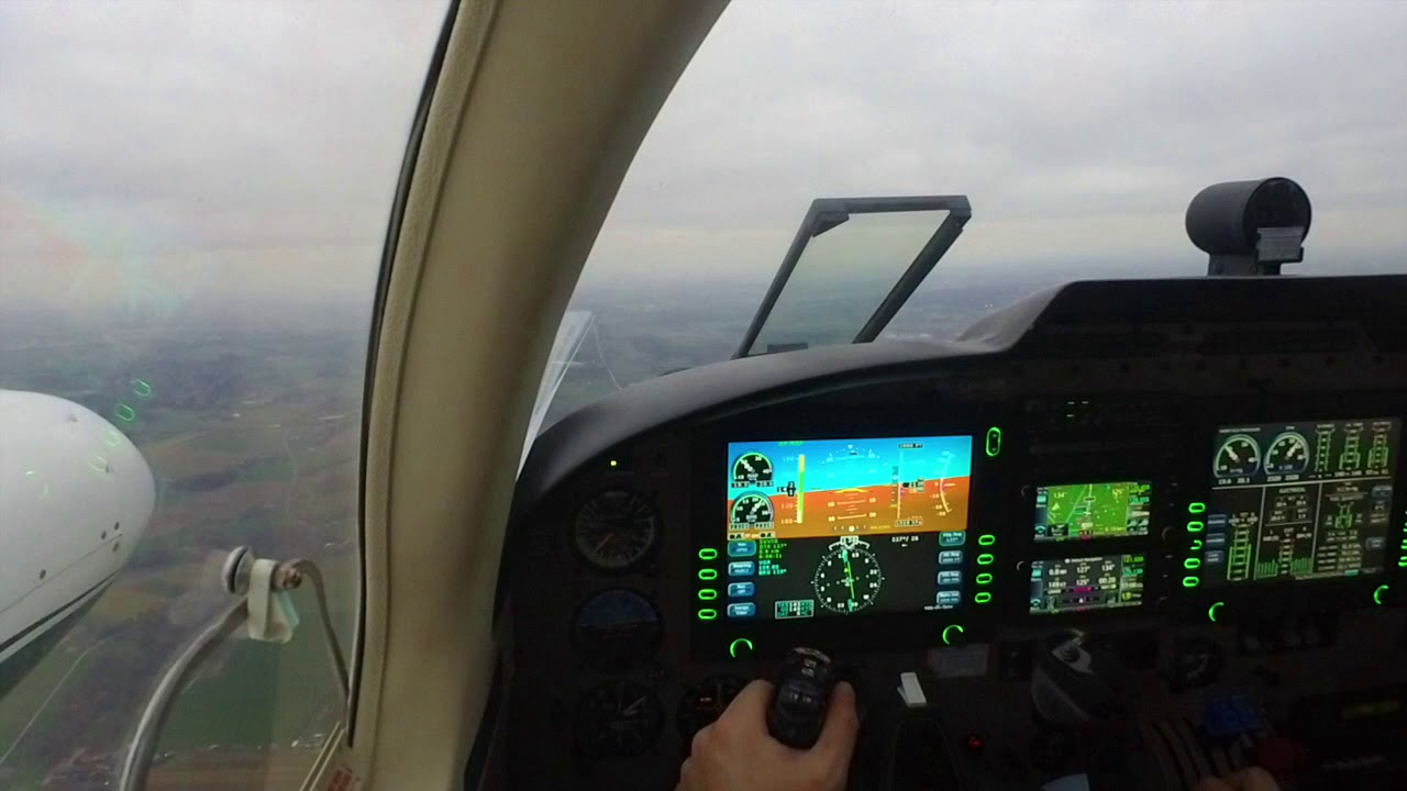 PA34 Seneca V / LPV RNP approach into EDLN - YouTube