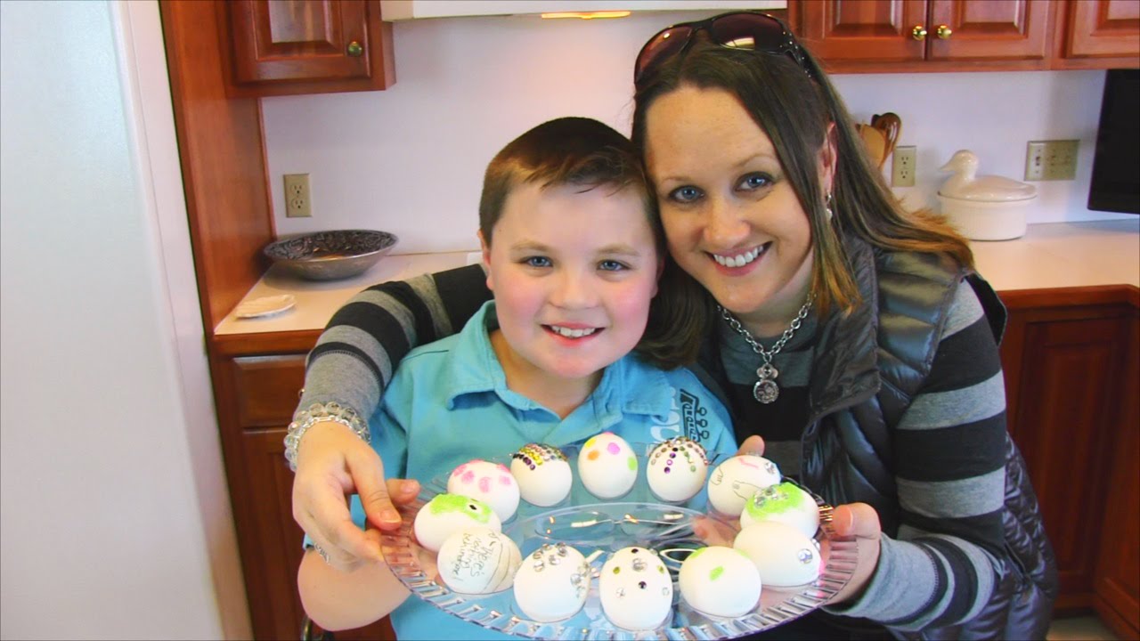Betty's Daughter and Grandson Decorate Easter Eggs - YouTube