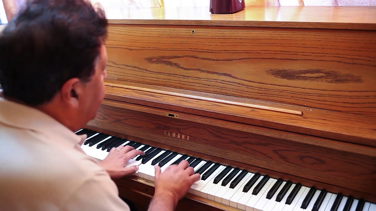 Master Pianist Saeed Deihimi Having Fun In Class - YouTube