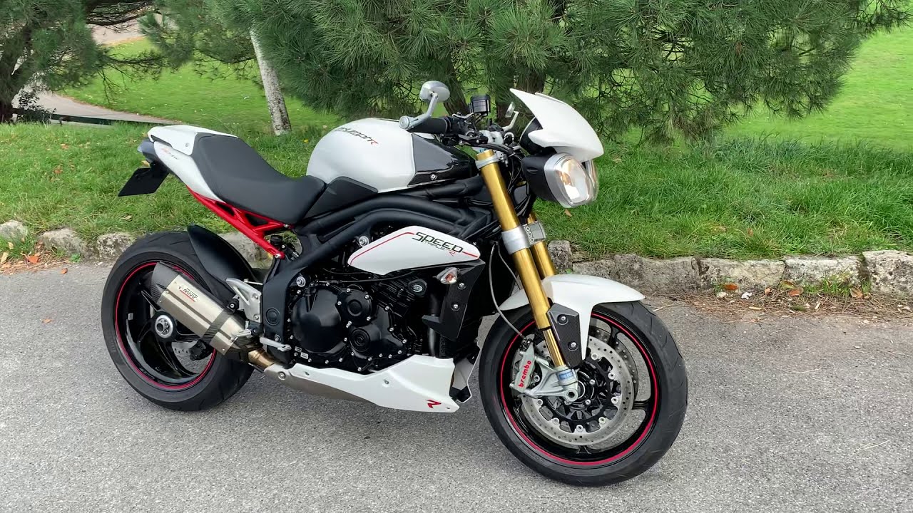 Triumph Speed Triple R 1050 - YouTube