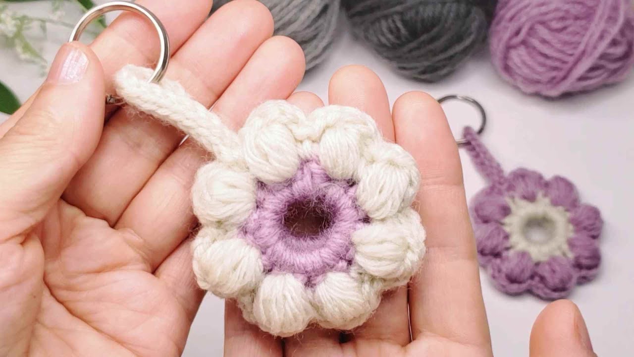 쉬운 퍼프뜨기로 꽃잎 열쇠고리 만들기 Easy Crochet Puff Flower Keychain - YouTube