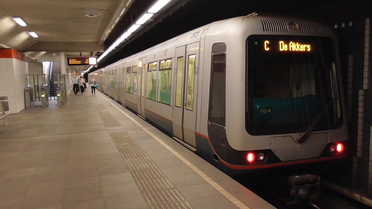 RET Metro Allerlaatste Type B in originele kleurstelling op station ...