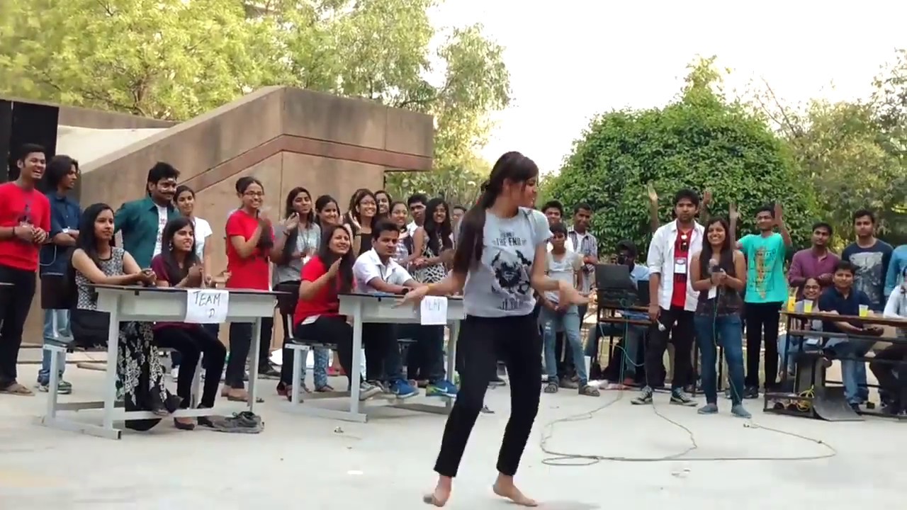 Amazing COLLEGE DANCE PERFORMANCE by Girl #1 Best Dance Moves - YouTube