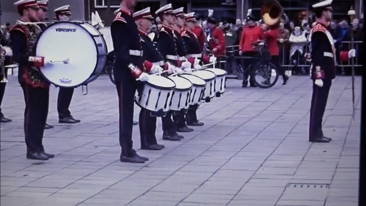 Muziekkorpsen in Heerenveen met de Taptoe jaar 2018 - YouTube