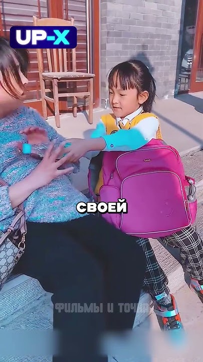 Беременная девушка с трудом поднималась по лестнице как вдруг ей