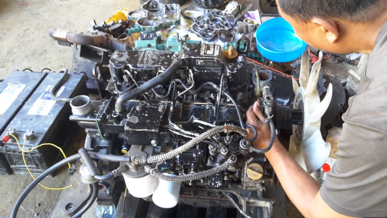 Komatsu 4D88 engine test run and oil pressure check after rebuilt - YouTube