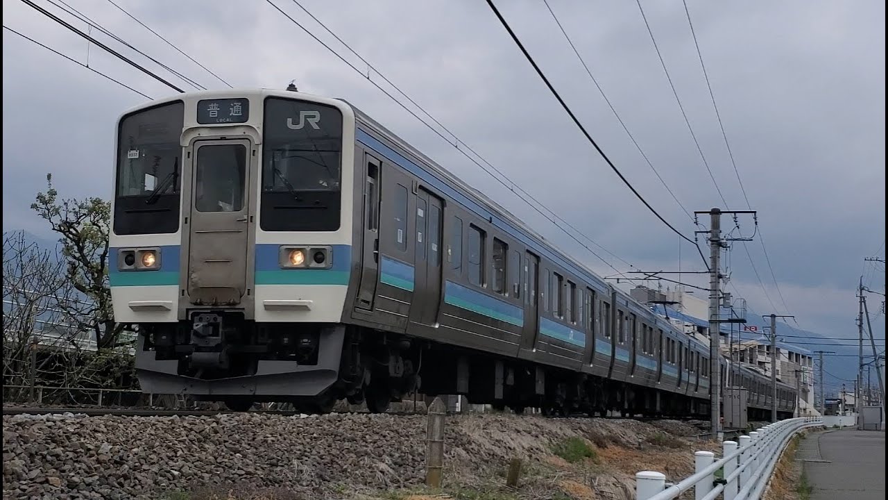 【画面揺れあり/3両+3両】井川城踏切13:47通過『JR中央線211系N302編成 普通 松本行き+JR中央線211系N302編成 普通 松本行き』 - YouTube