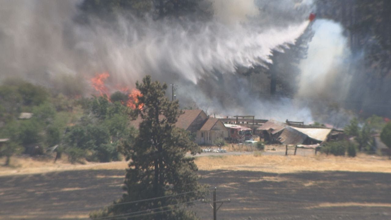 Gold Ranch Fire causes power outage at Reno hospital - YouTube