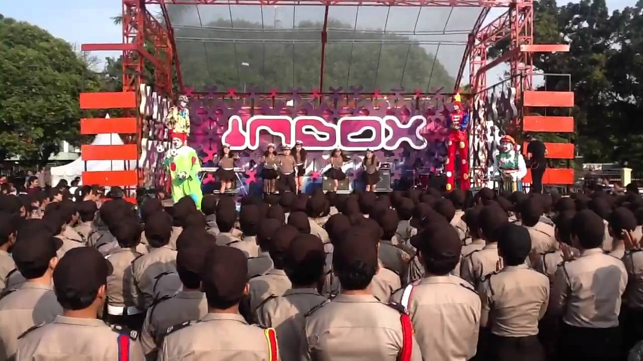 UDW Kids (Angga, Kirana, Shafira, Andini, Riri, Salma) - In - YouTube
