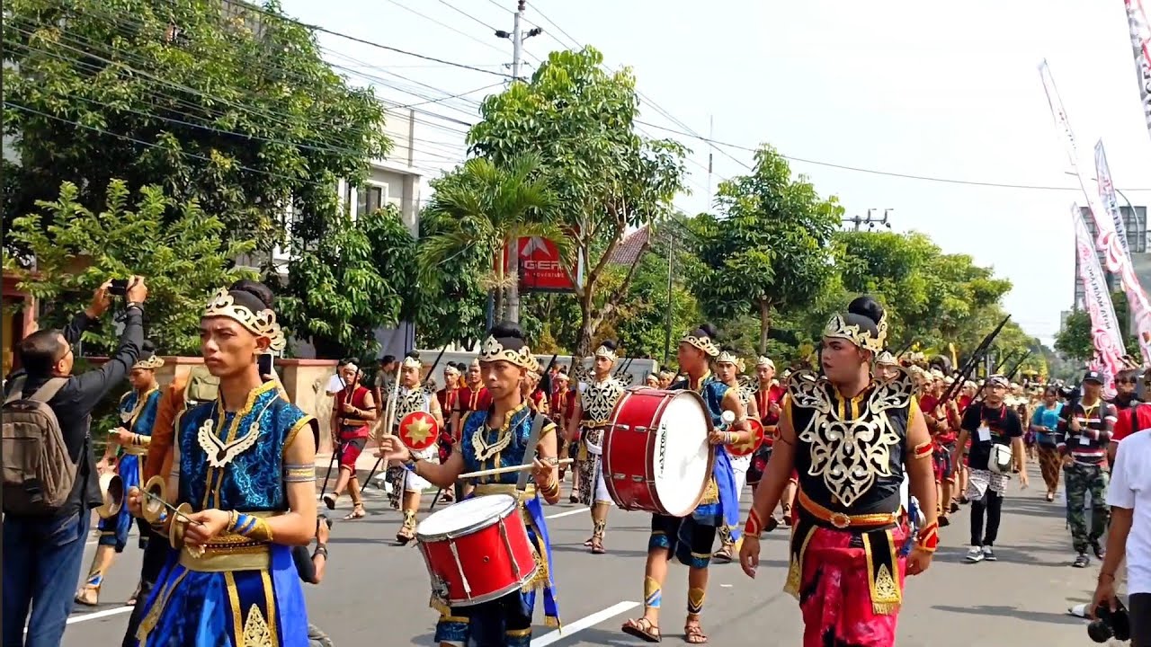 Kirab Grebeg Getuk Hari Jadi ke 1.119 Kota Magelang Jawa Tengah - YouTube