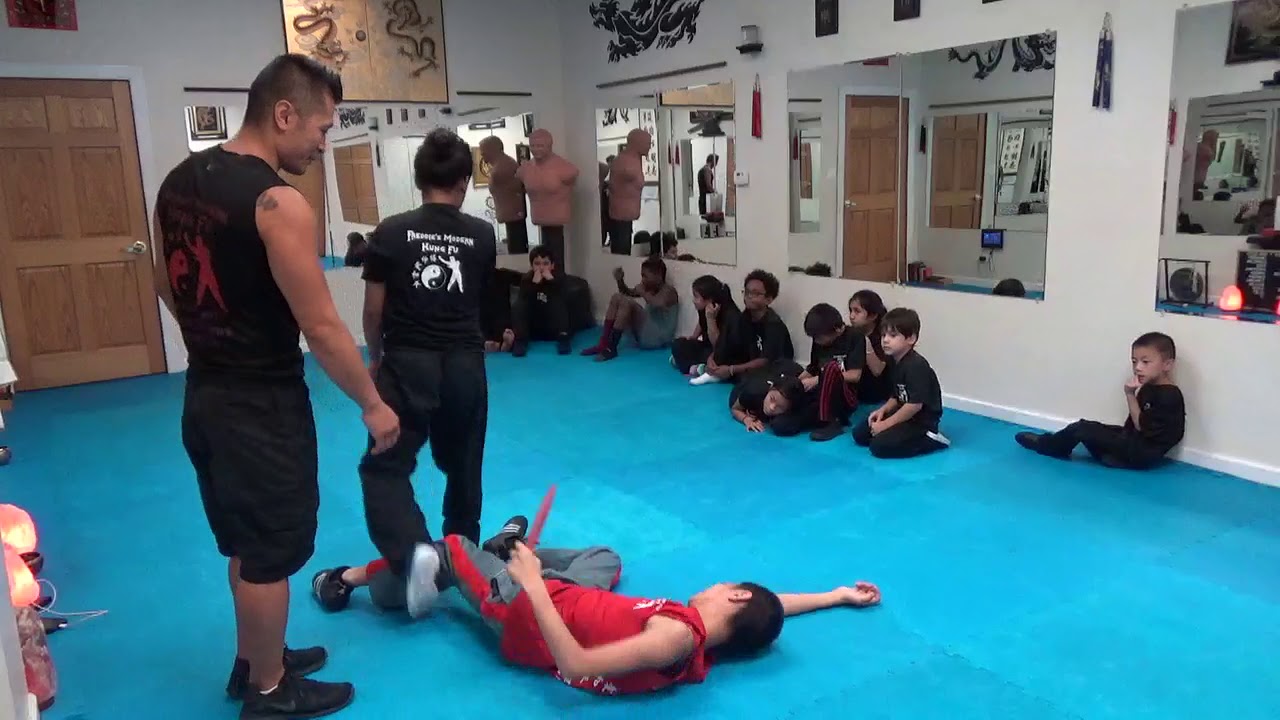 Kung Fu - Sprinting Knife Fight Challenge - $1 Prize - YouTube