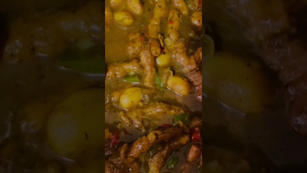 JAMAICAN 🇯🇲 Curry Chicken Feet & Beans #Shorts - YouTube