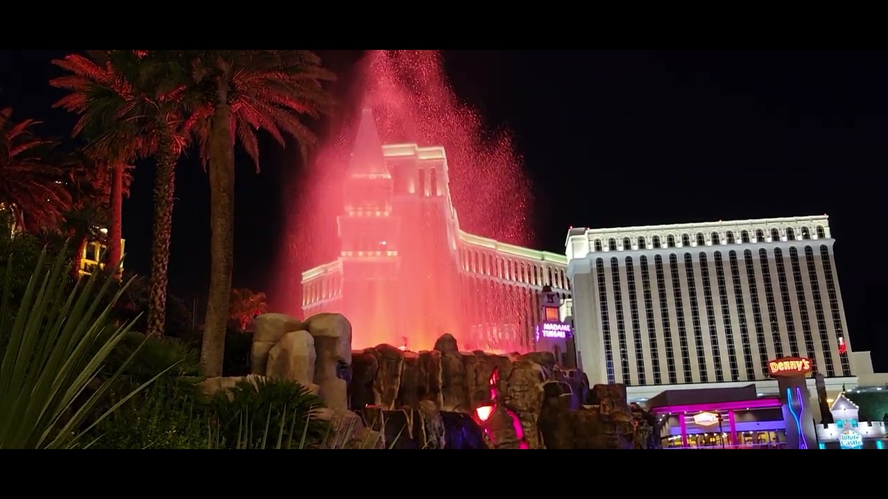 Mirage fire show. 3 min. of exciting fire and jungle show. Enjoy! - YouTube
