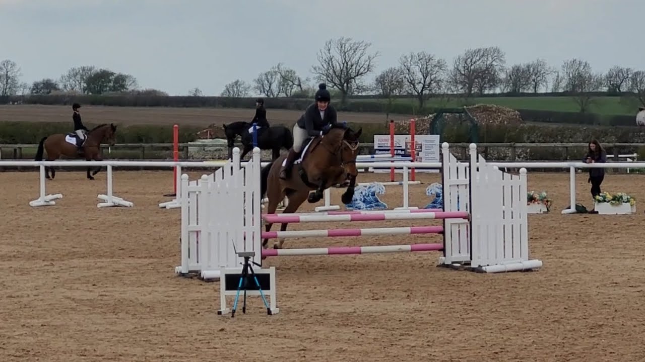 Our first 90cm! Showjumping at Vale View - YouTube