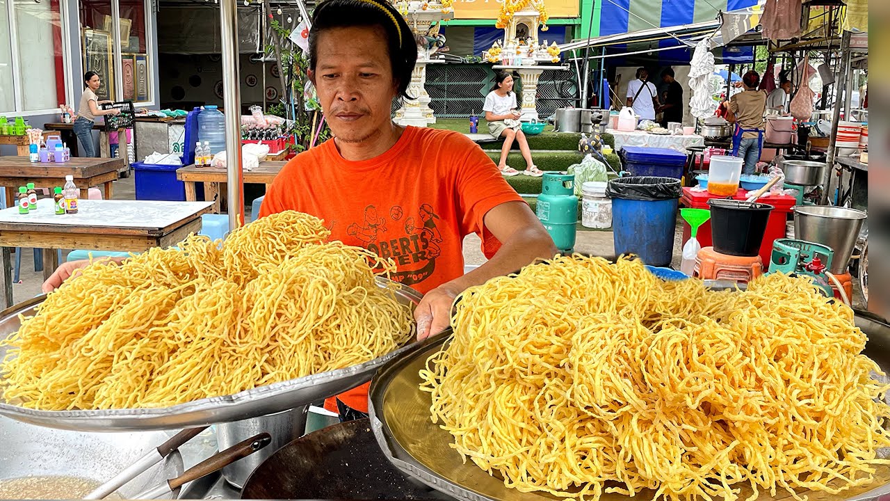 Amazing Asian Chef! Cooks The Best Thai Noodle & Rad Na for 30 Years ...