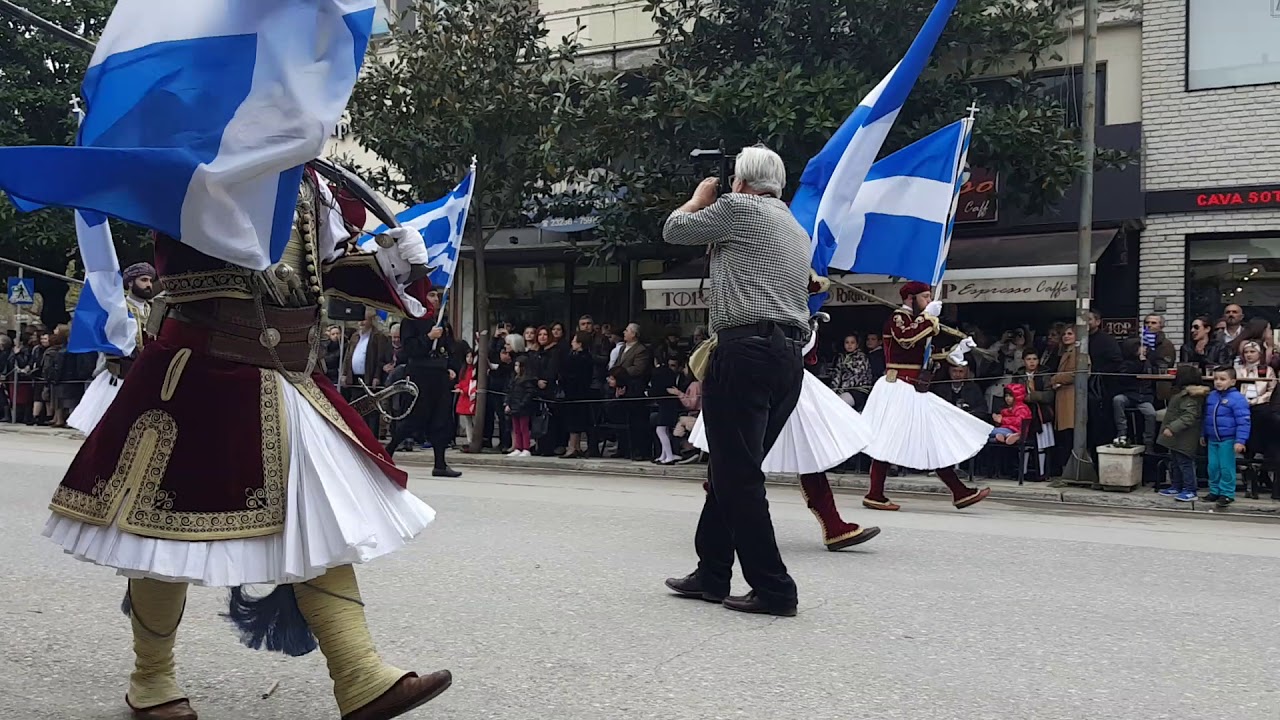 Παρέλαση 25η Μαρτίου 2018 Τρίκαλα φουστανελοφόροι Ράξας - YouTube