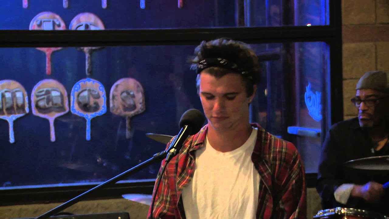 Kyle Hackett & friends "Stay With Me" at Mac's Pizza Pub Landen - YouTube