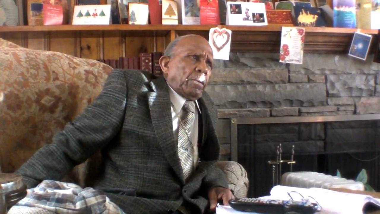 91 year old pastor speaks on Obama - YouTube