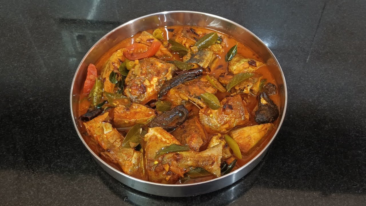 Avoli fish curry recipe/ മീൻ മുളകിട്ടത് /meen mulakittathu (pomfret ...