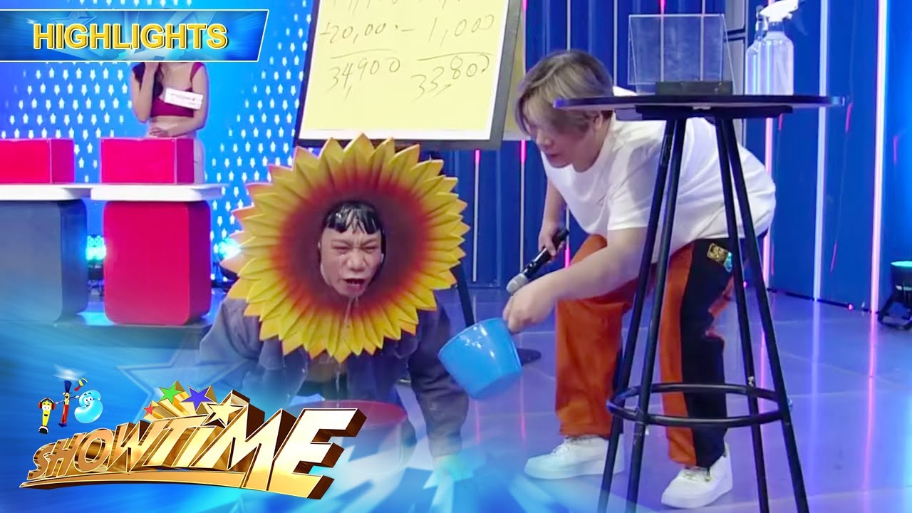 MC splashes Lassy with water | It's Showtime - YouTube