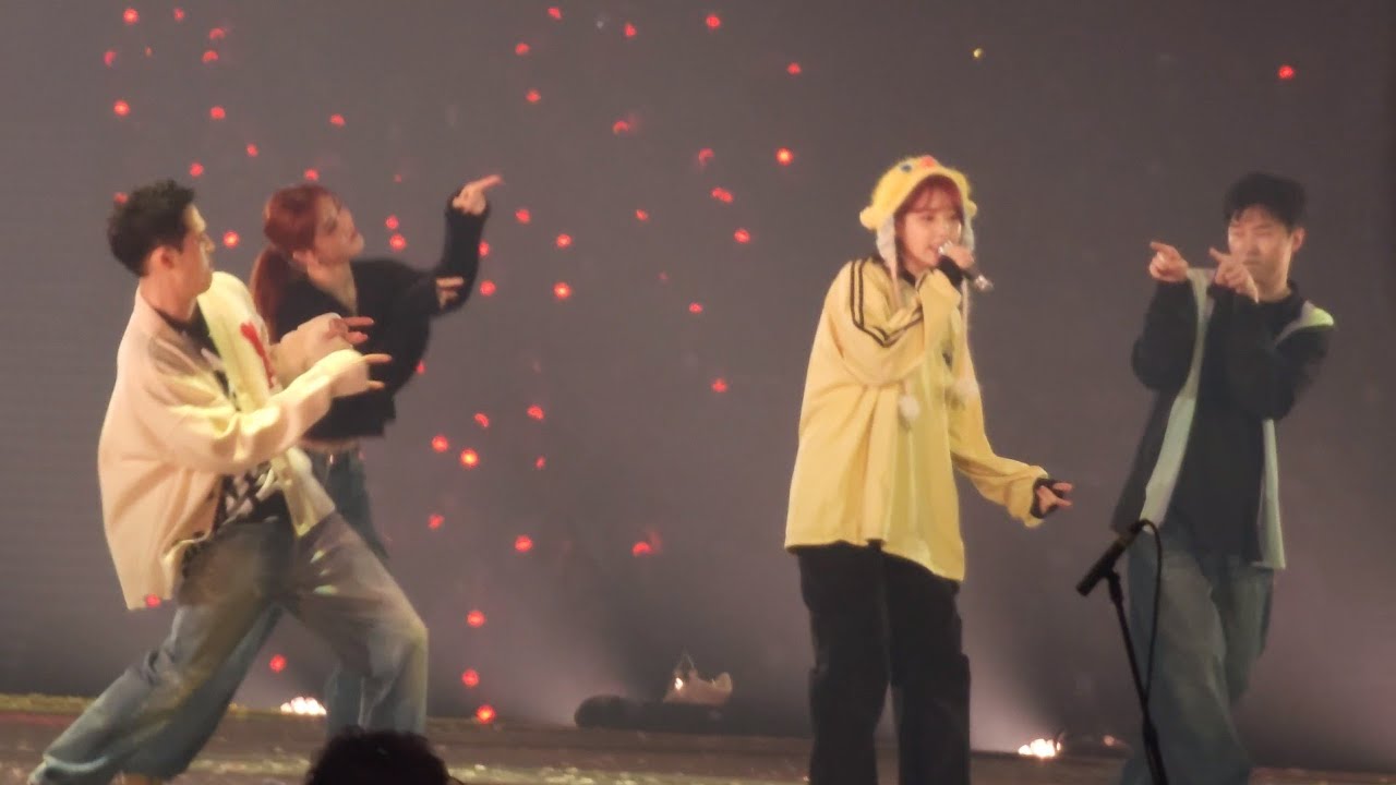 240310 아이유 HER 콘서트 ⎮ 레드퀸 Red Queen ⎮ IU concert fancam ⎮ 4K - YouTube